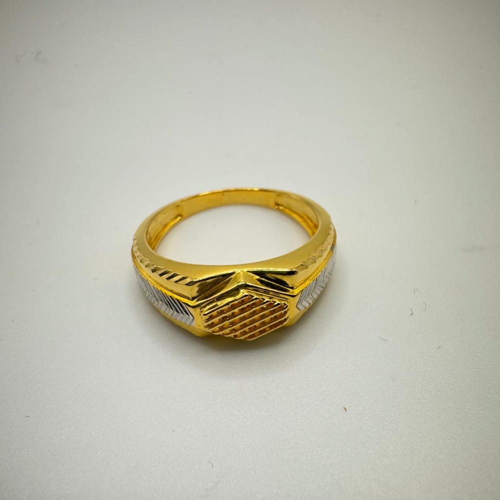 Used 22ct Two Tone Signet Style Ring - Own4Less